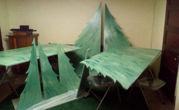 How to Build a Puppet Christmas Tree Stage - Hobbies on a Budget