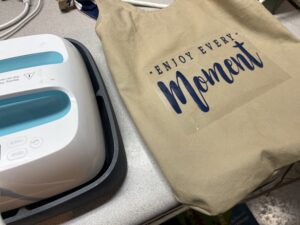 Reversible Shoulder Bag with HTV - Hobbies on a Budget